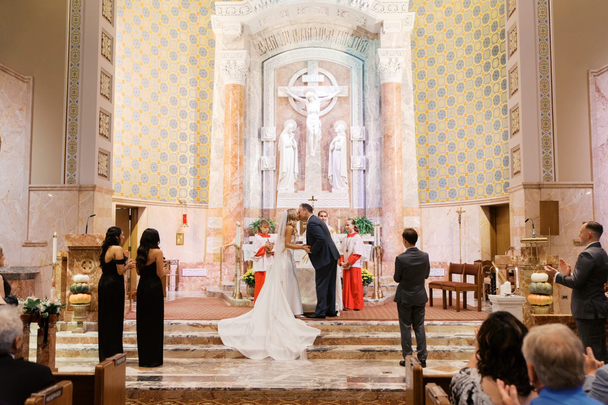 Chic Black and White Fall Wedding in the Chicago Suburbs | Gabby + Ross ...